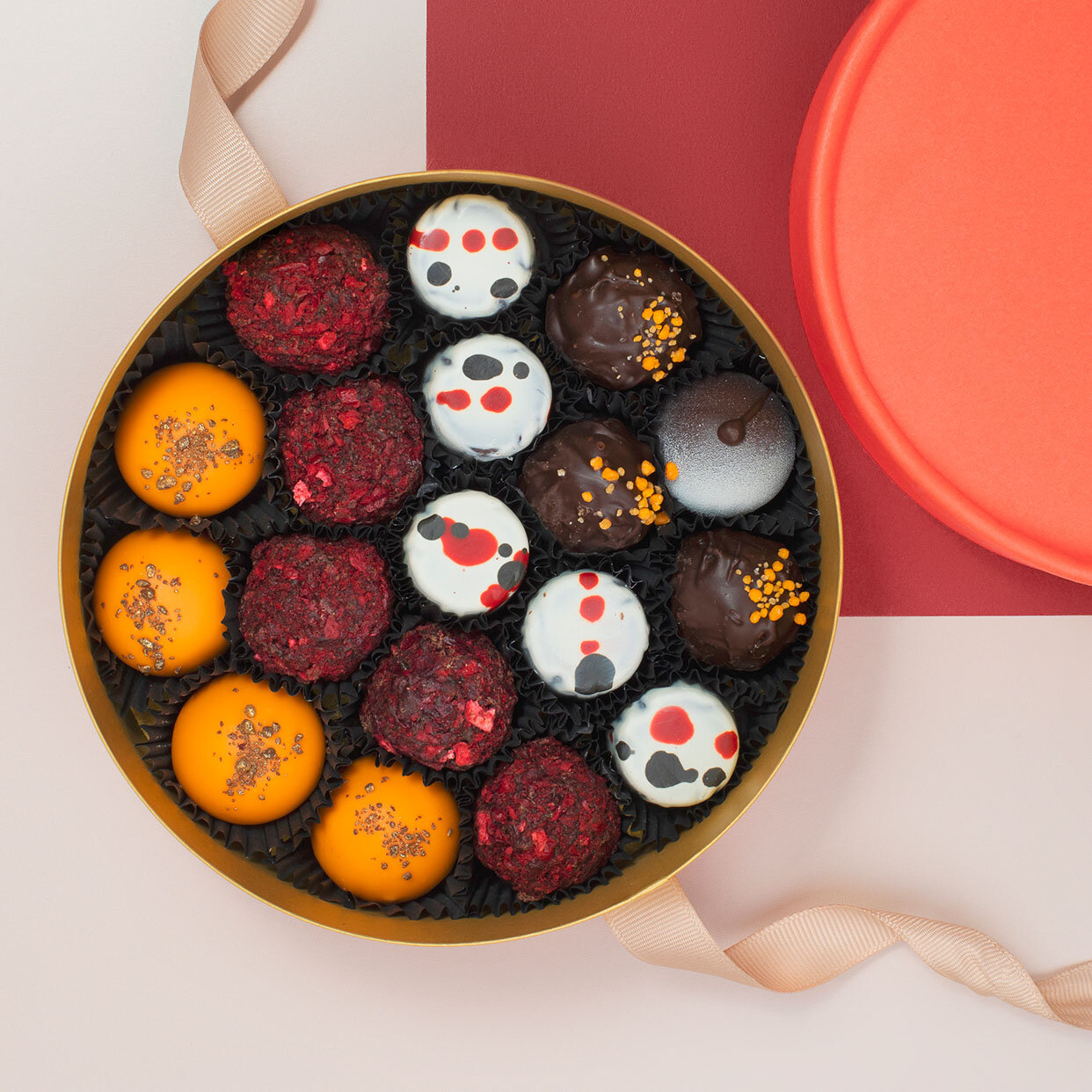 Подарочный набор шоколадных конфет Frenchkiss, Жансе, трюфели, круг, 18 конфет