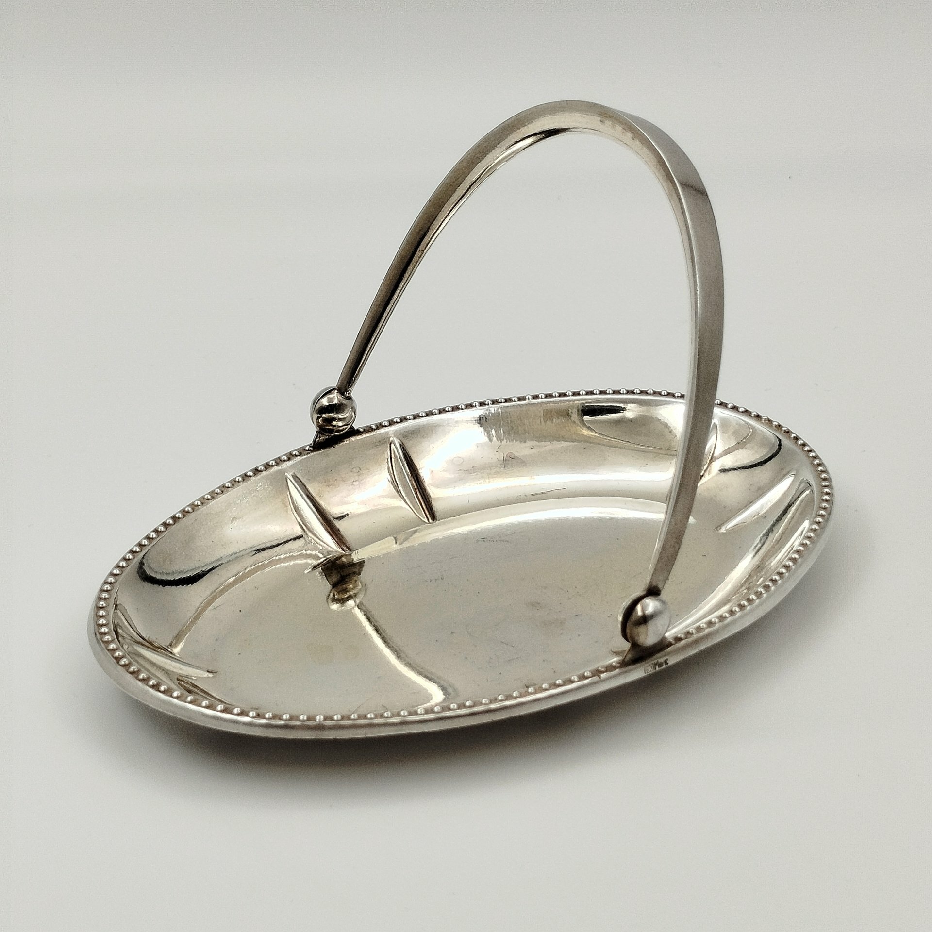 Орешница овальной формы с ручкой, металл, Таллинский ювелирный завод, СССР