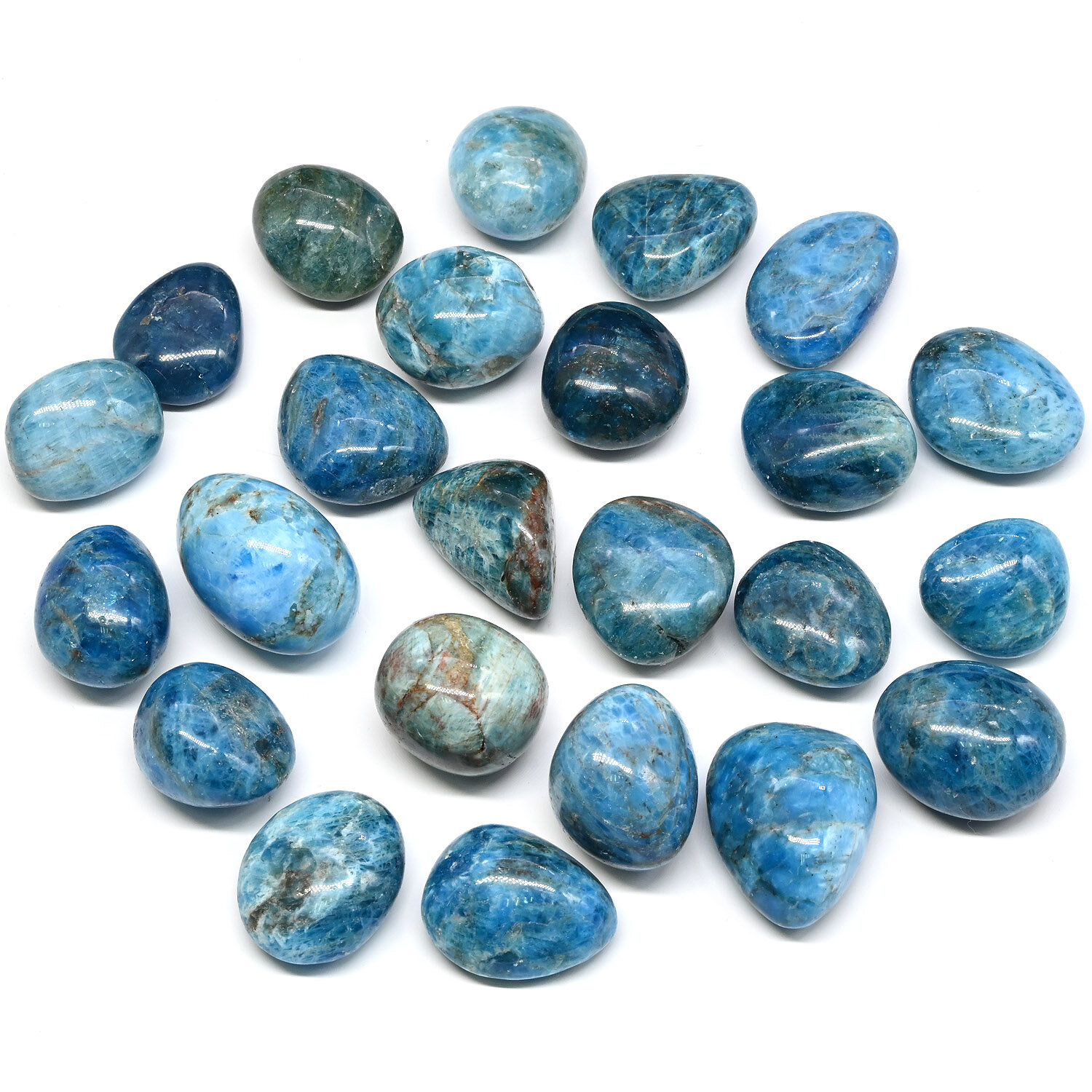 Минерал апатит 28*24*17мм .