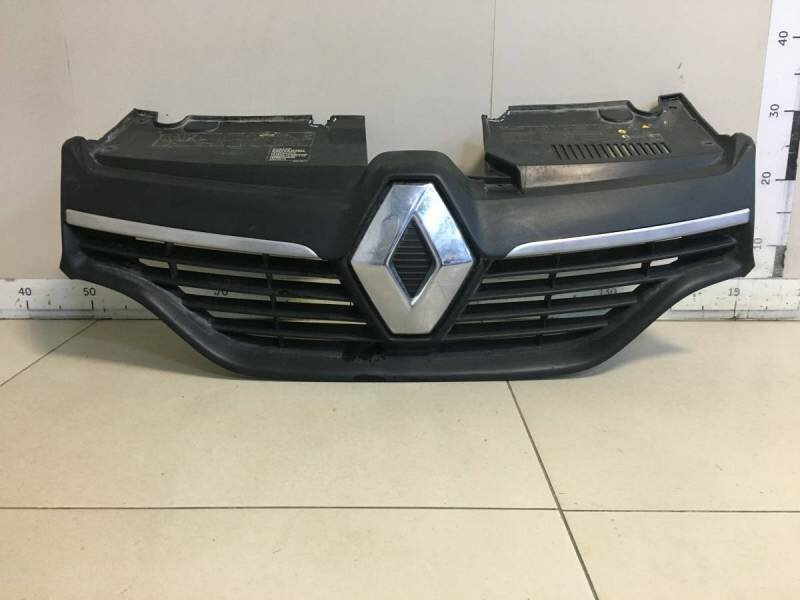 Решетка радиатора Renault Logan 2 2014