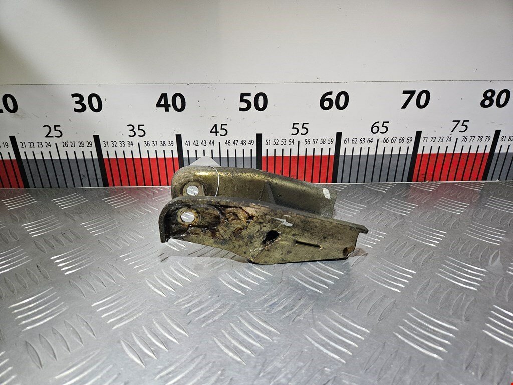 Кронштейн (крепление лапа траверса) кпп Volvo S40 V40 1 04578351AB арт. 2222658