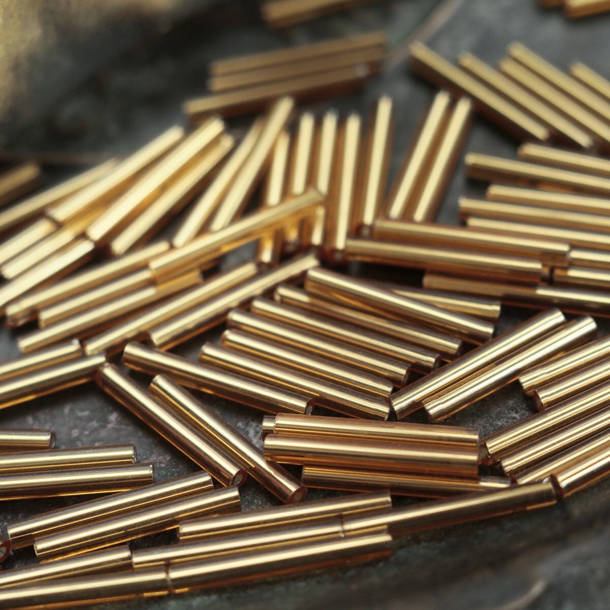 Бисер Радуга 60 гр стеклярус 20х2.5 мм золото металлик