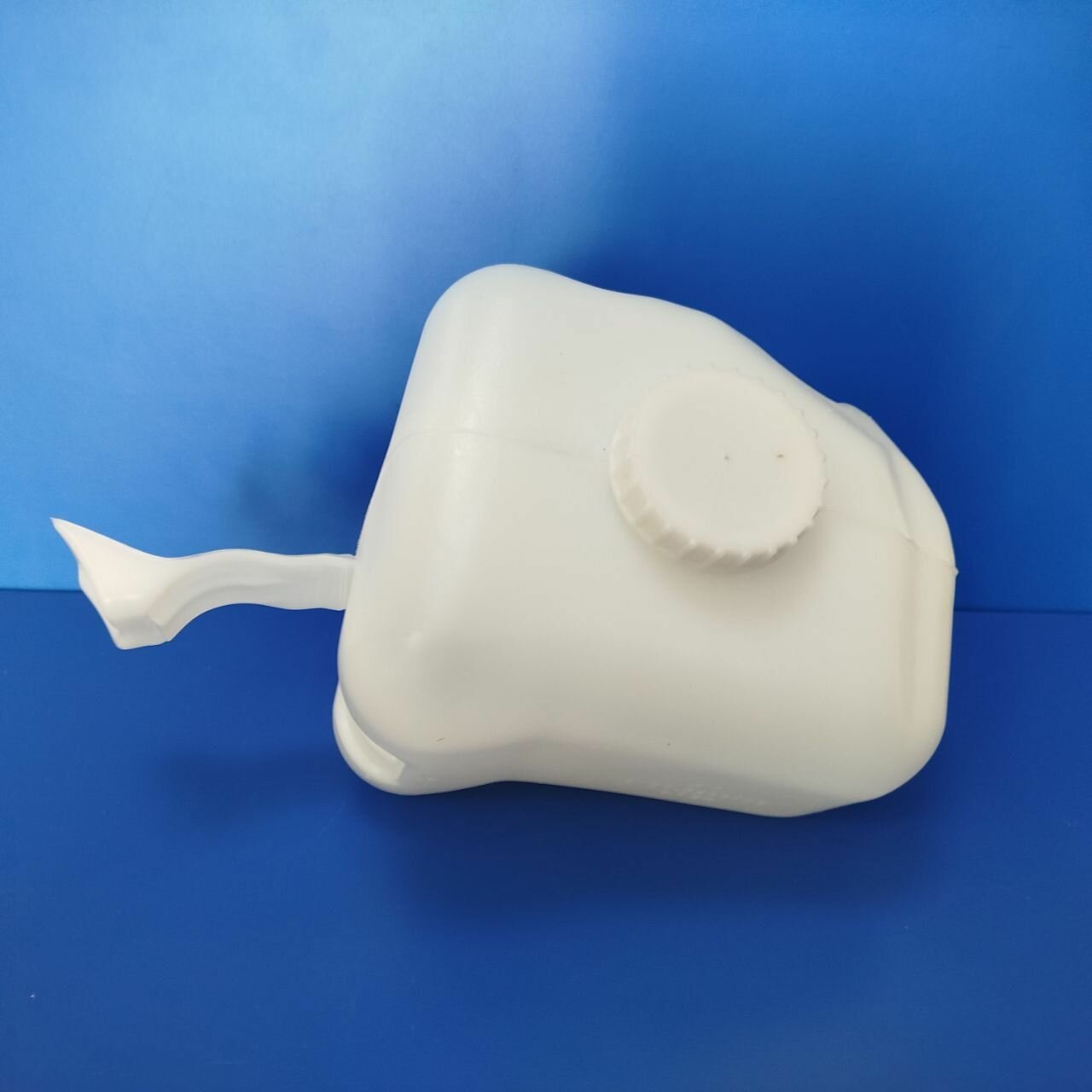 Бачок омывателя "UAD" для а/м Гранта (под один мотор)