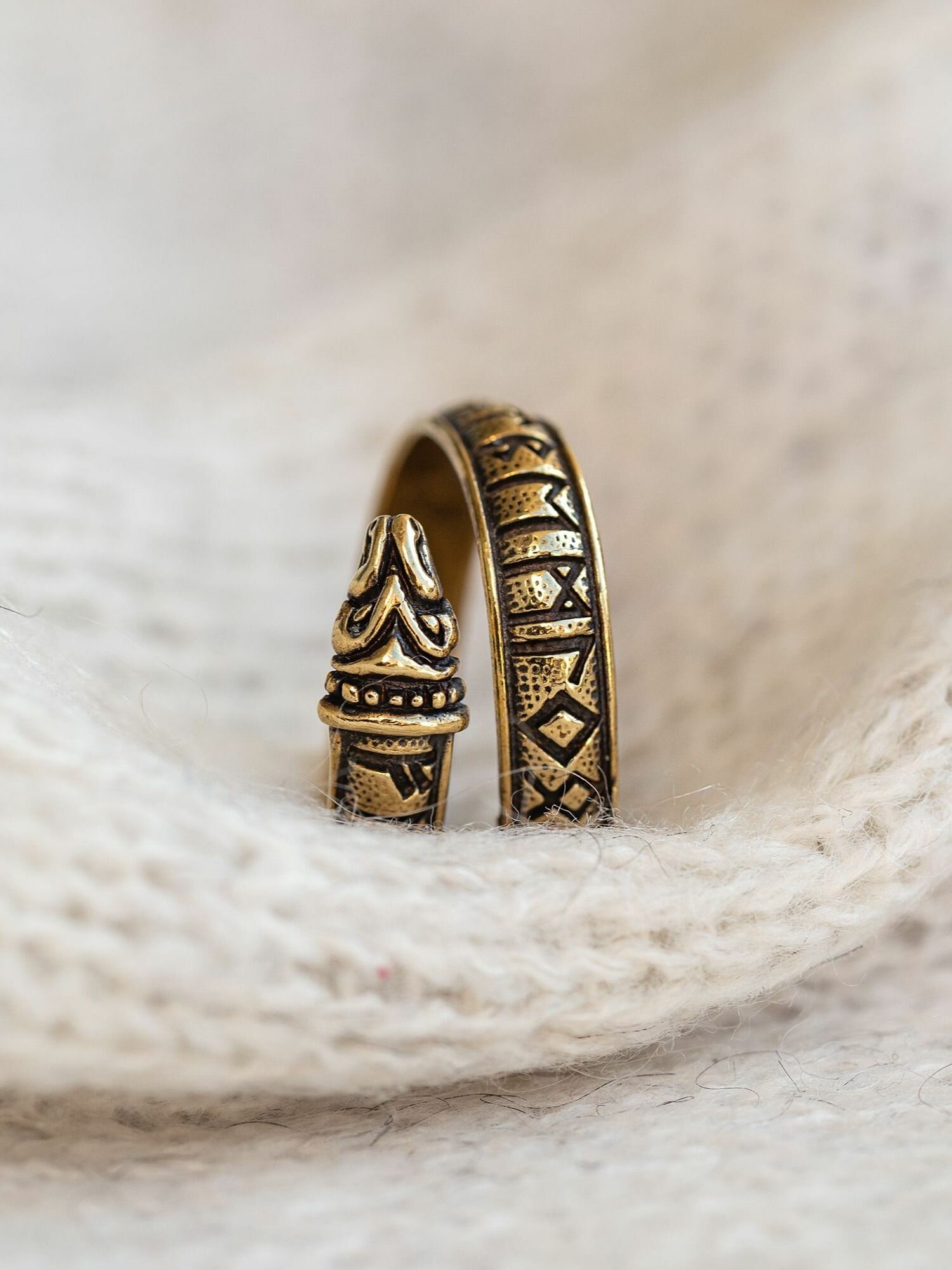 Koltso s drakonami i runami — фото 1
