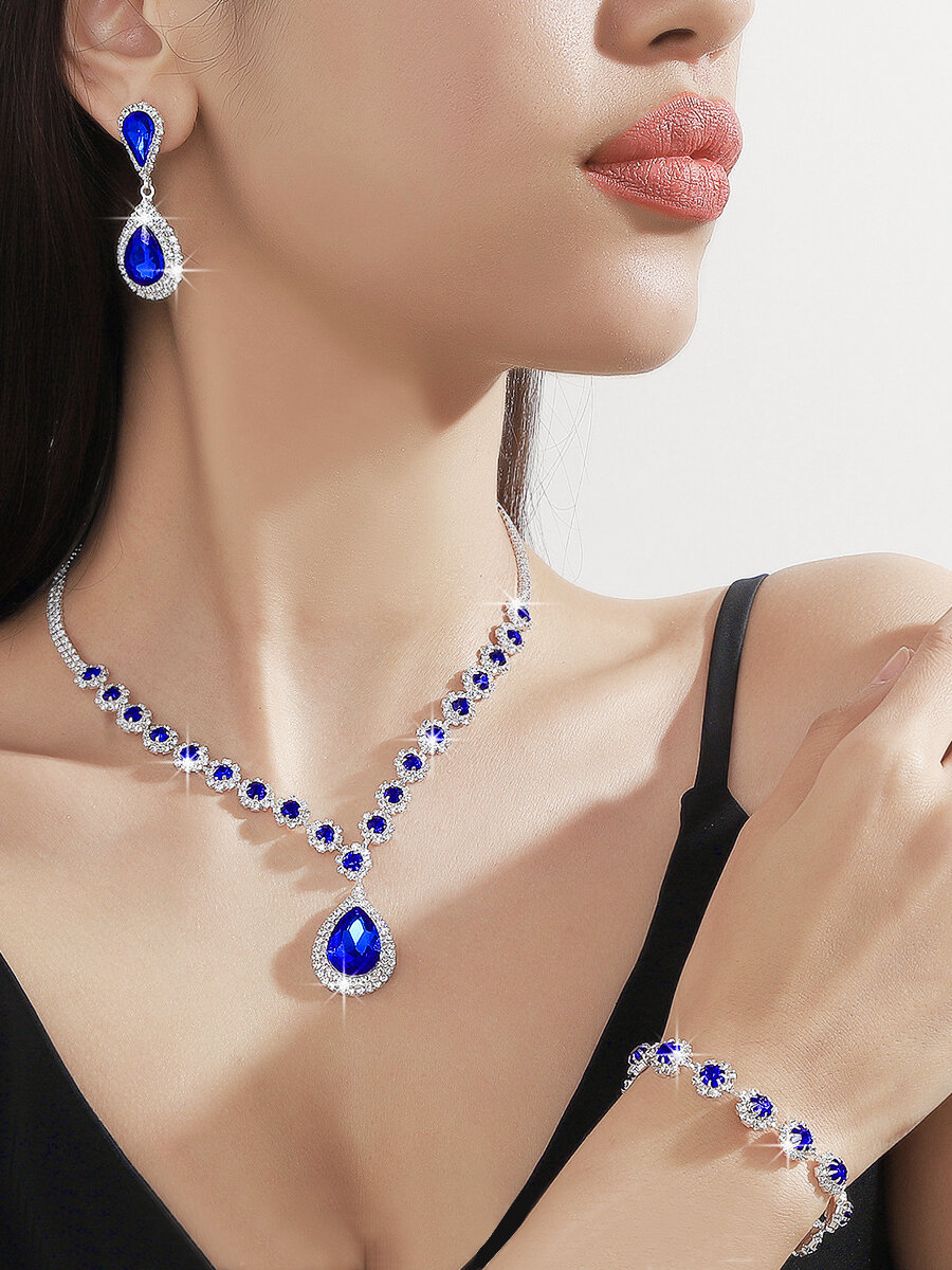 Комплект бижутерии: браслет, серьги, колье, горный хрусталь, циркон