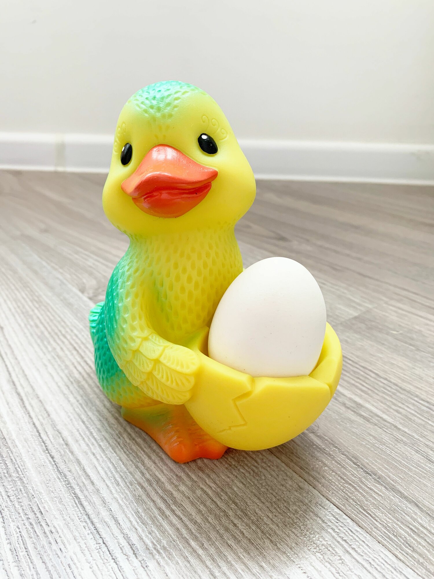 Резиновая игрушка фигурка Утка-мама с яйцом - 16 см (подходит для купания)