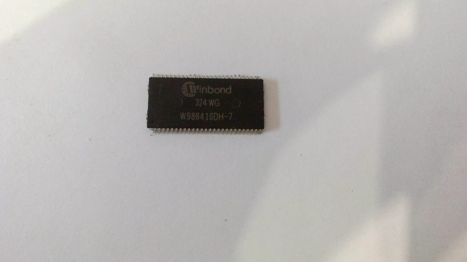 1105-001375 IC-DRAM;-,64MBIT,4X1MX16BIT, TSOP(II),54P,400M Winbond 324 WG W986416DH-7 Микросхема арт. 1176