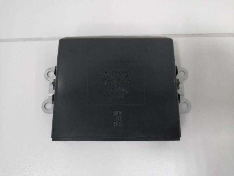 Блок электронный Toyota Celsior F30 2003