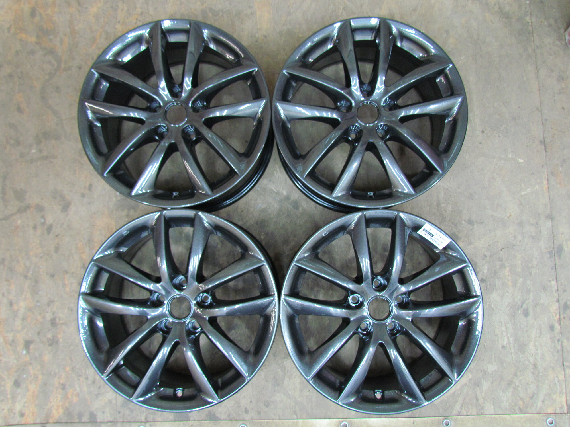 Комплект колесных дисков Nissan R17 7.5J ET45 5*114.3 DIA66.1 (оригинал) 0026602