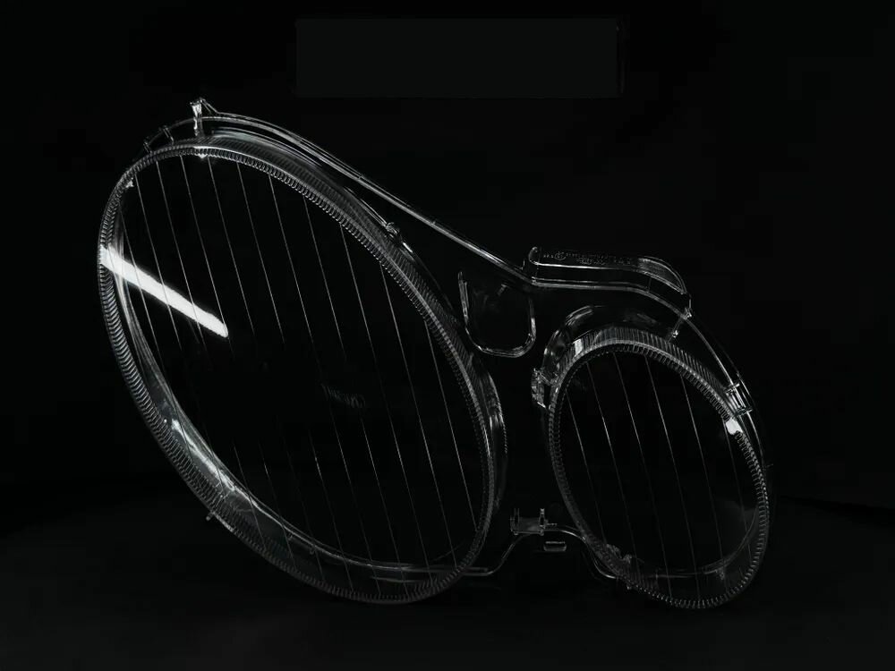 Стекло правой фары для автомобиля Mercedes W211 2002-2009