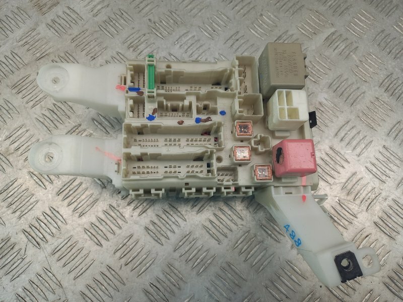 Б/У Блок предохранителей Toyota Auris 1 E15 / Тойота Аурис 1 E15 1.6 1ZR 124Л.С 2007