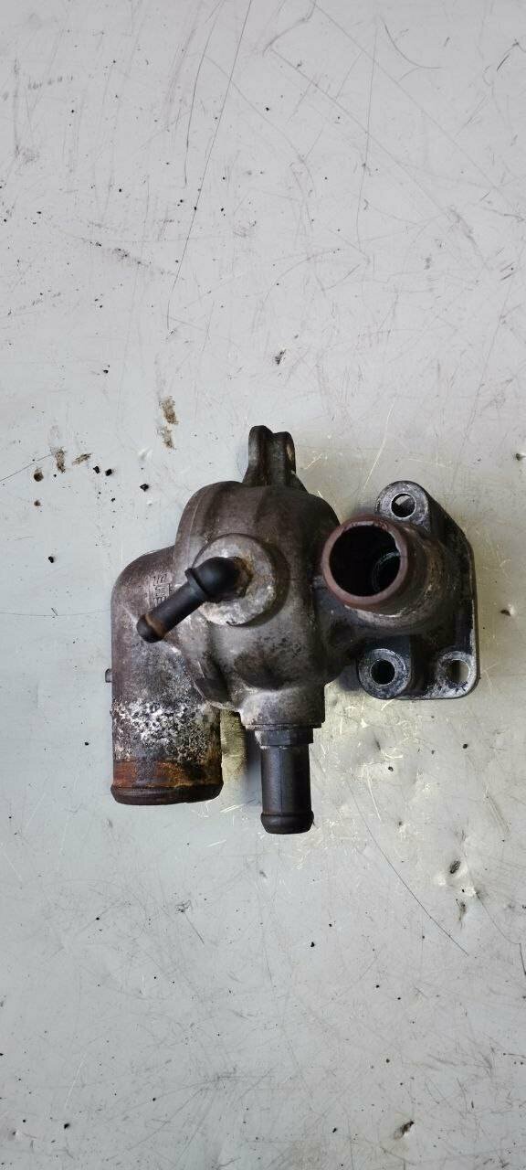 Корпус термостата Dodge Caravan 4 (2000 - 2007)