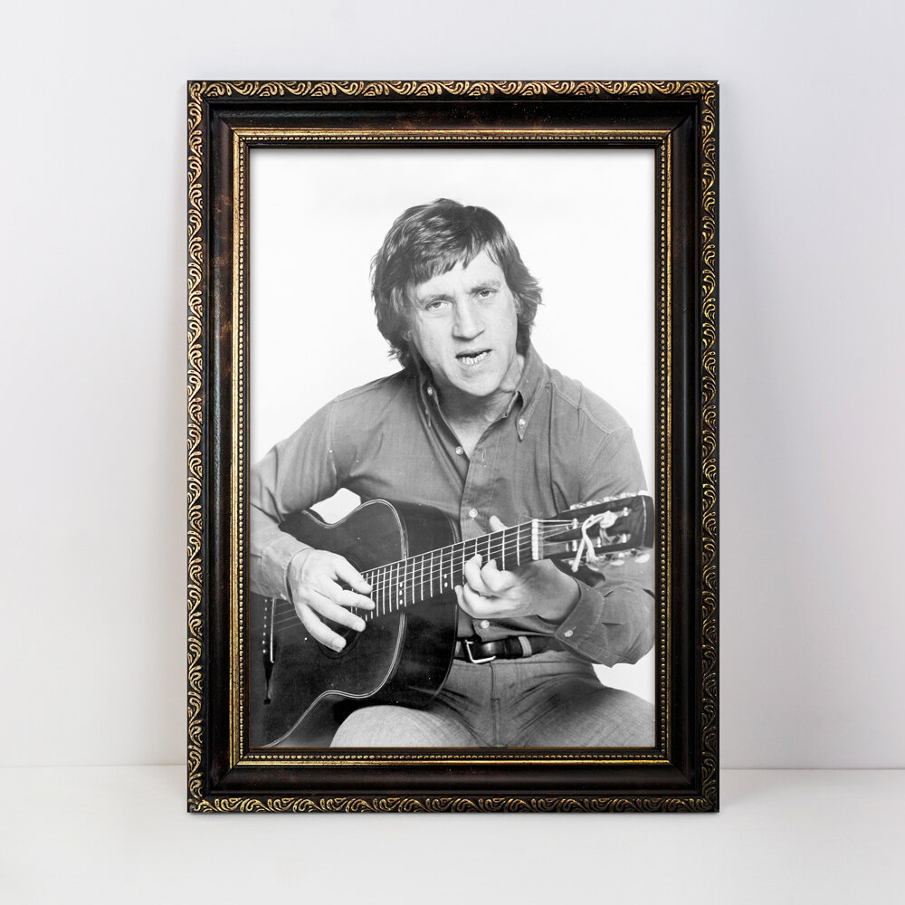 Портрет Высоцкого В. С. в багетной рамке под золото / А-3 (30x40 см.)