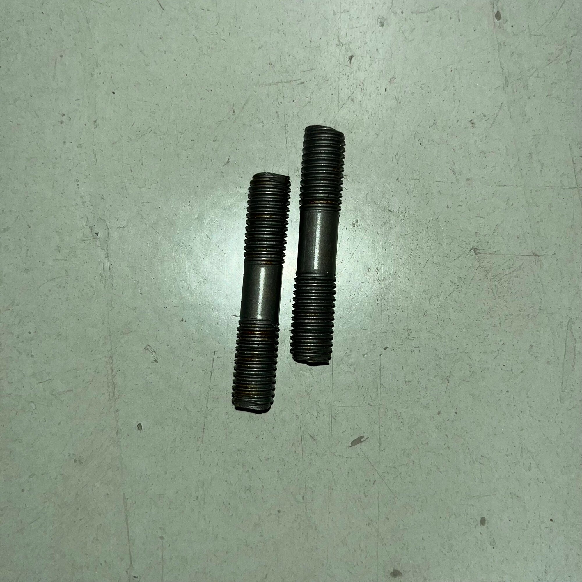 Шпилька глушителя Иж Юпитер (пара)