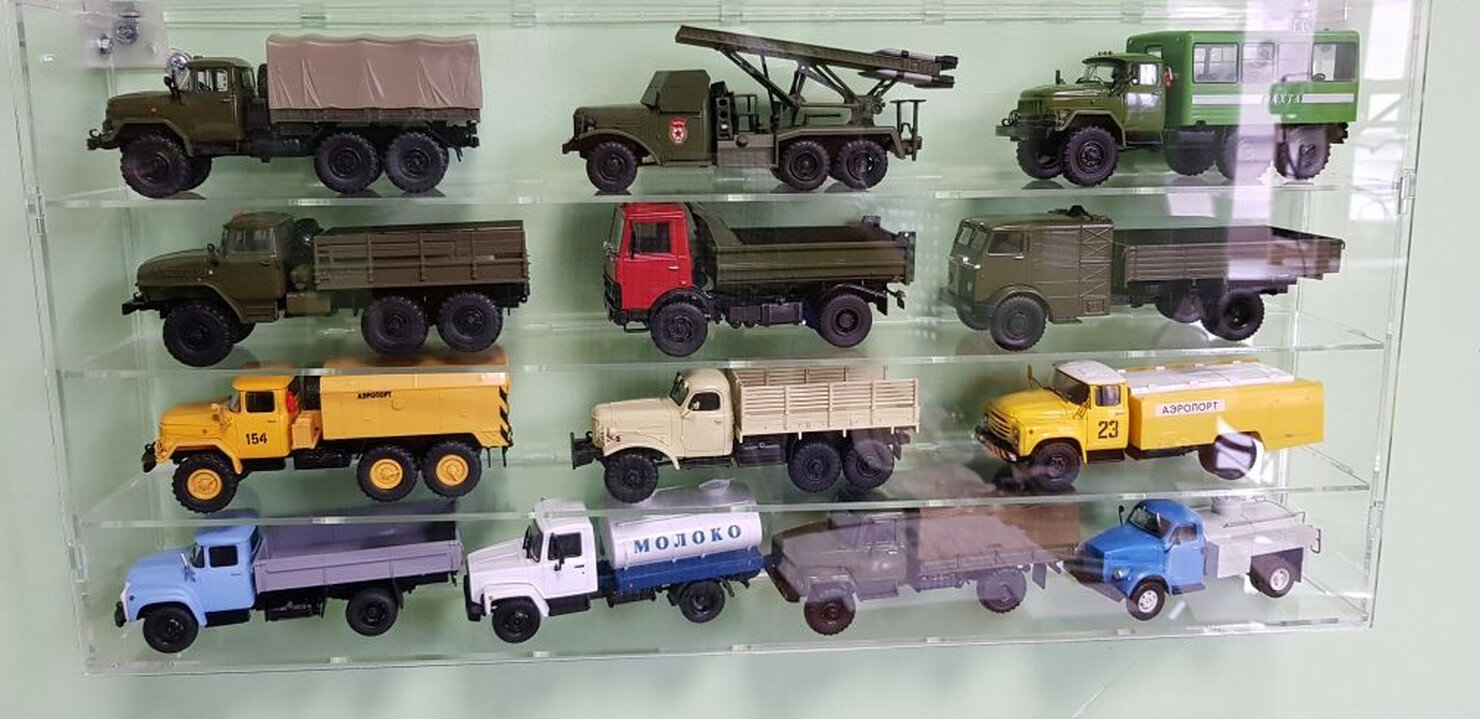 Стеллаж для коллекций 360804 300х600х80 на 4 полки с дверкой