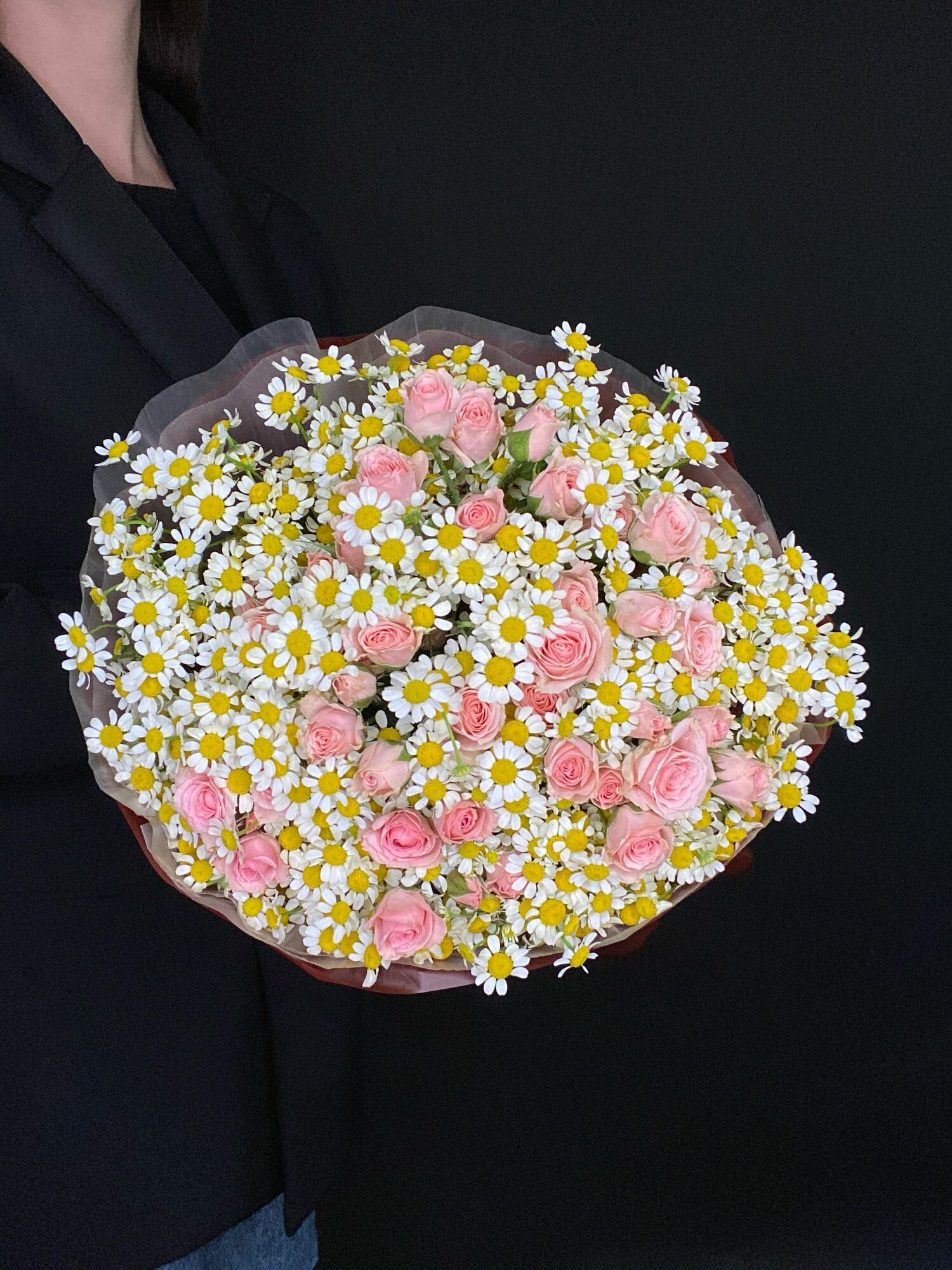 Сборный букет «Ароматный букет», 29 цветков, 50 см х 30 см, цвет: белый/розовый