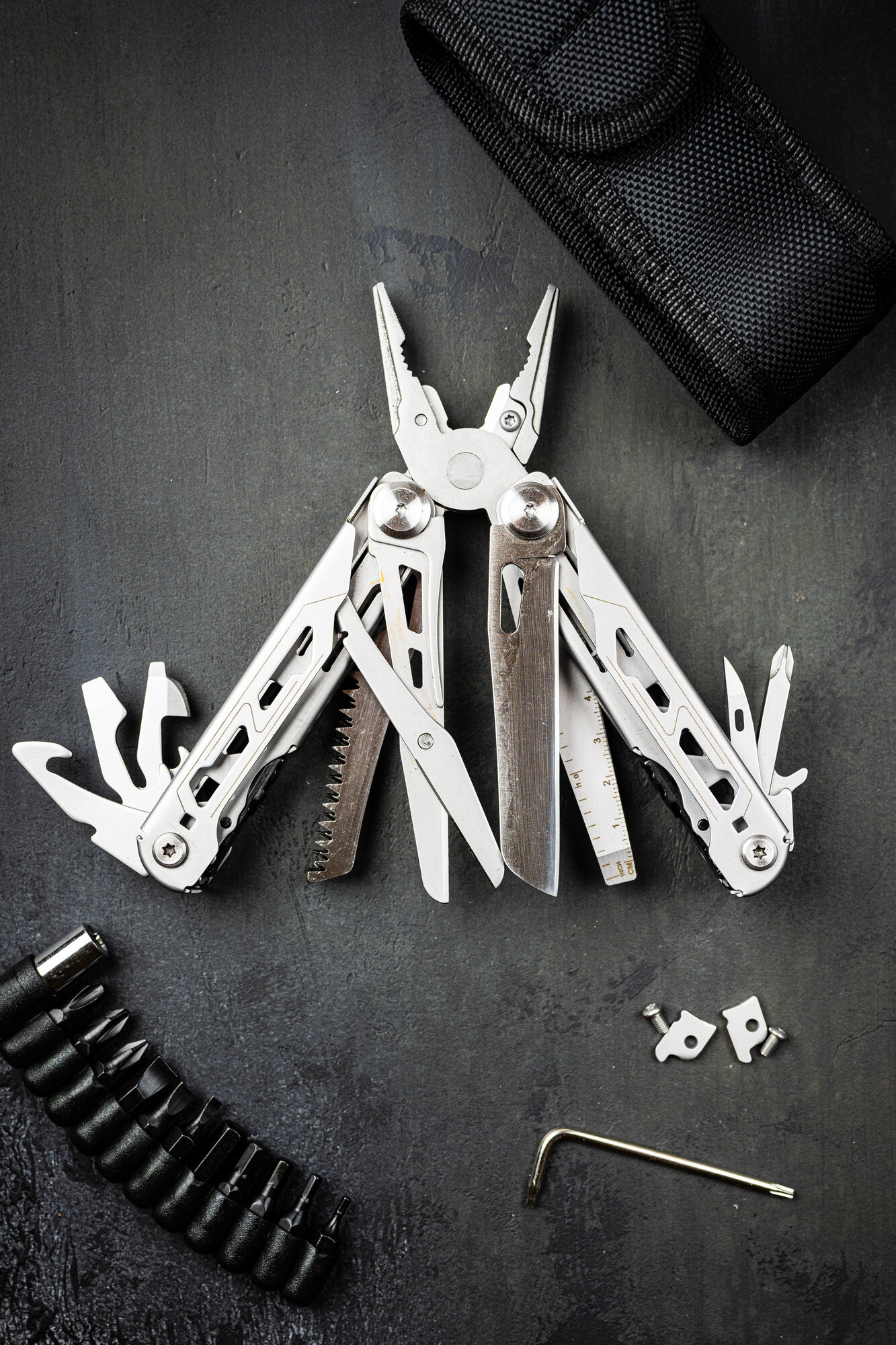 Мультитул тактический 28 в 1 универсальный походный складной