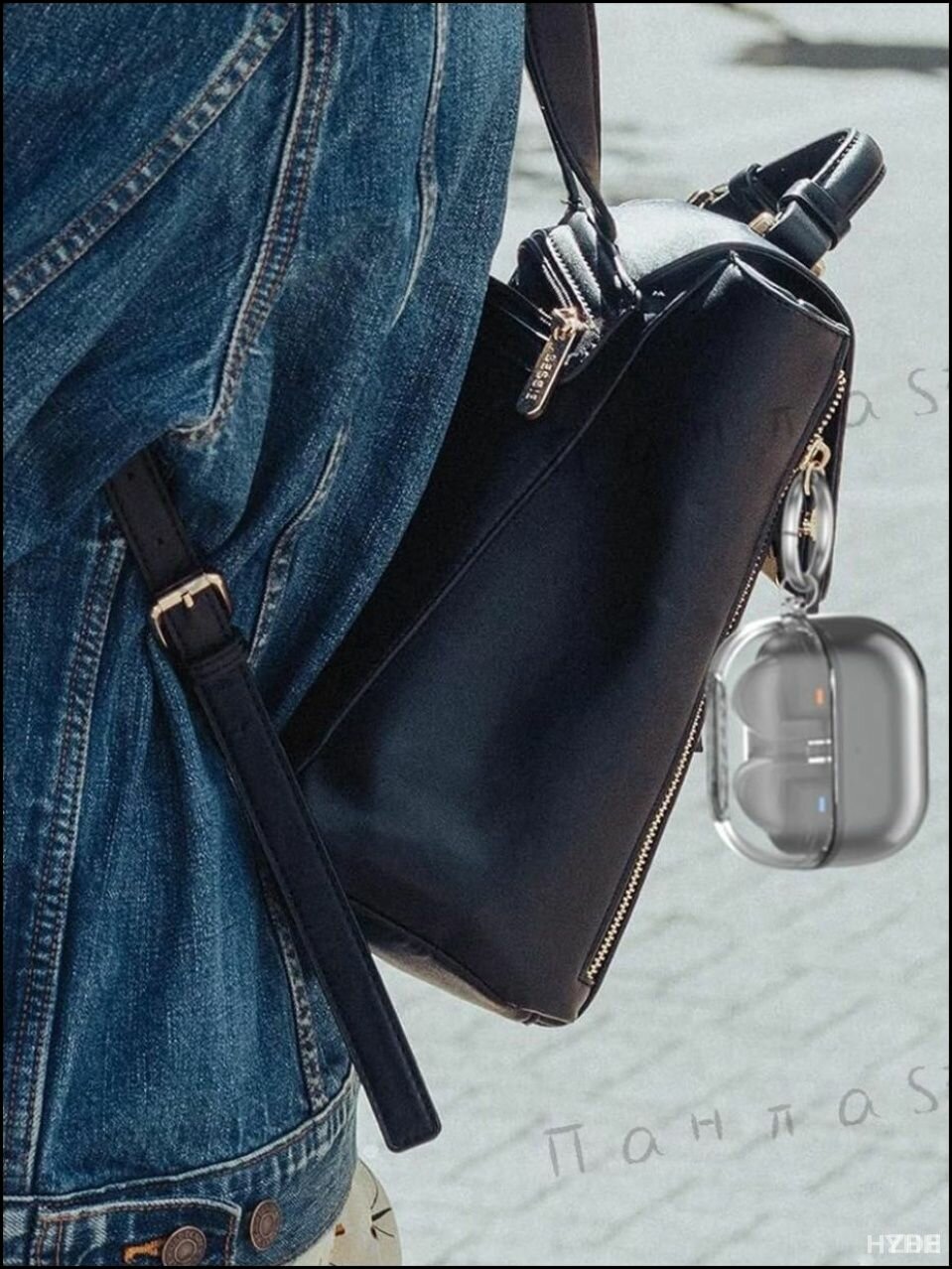 Чехол для наушников Samsung Galaxy Buds 3 Pro и Buds 3 прозрачный с брелоком и щеткой — фото 1
