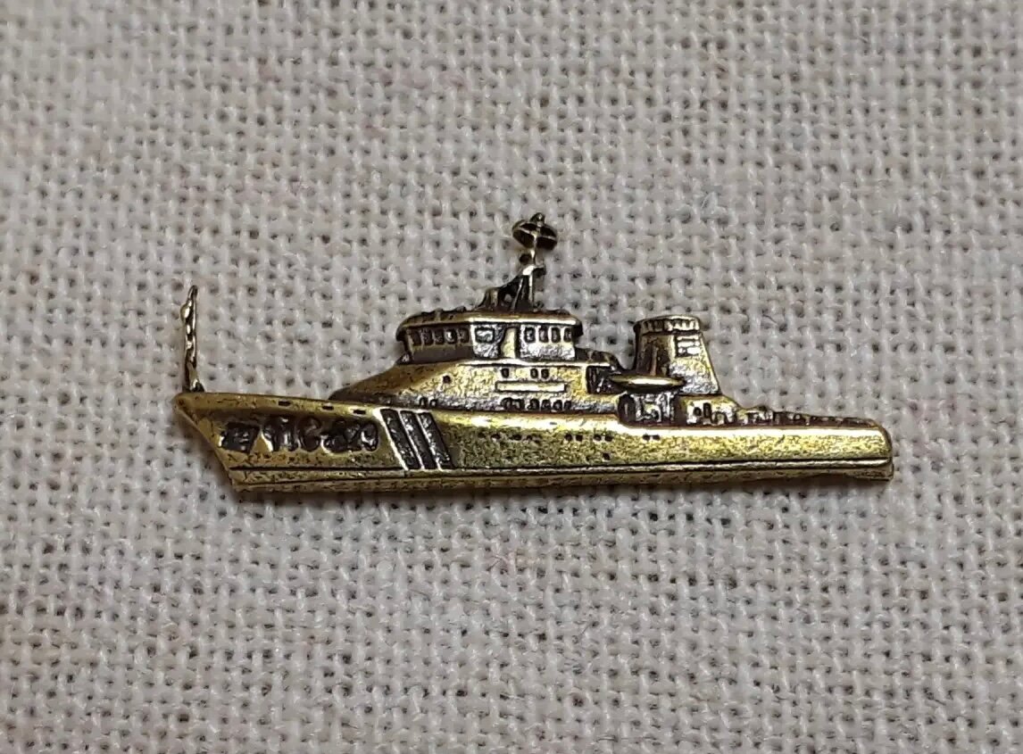 Тяжелый знак фрачник Пограничный катер