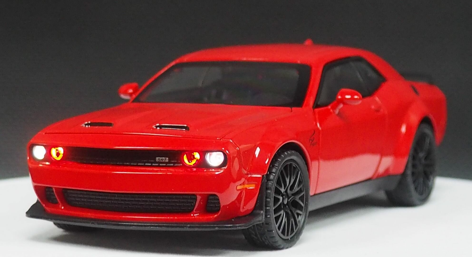 Модель автомобиля Dodge SRT Demon. Свет, звук.