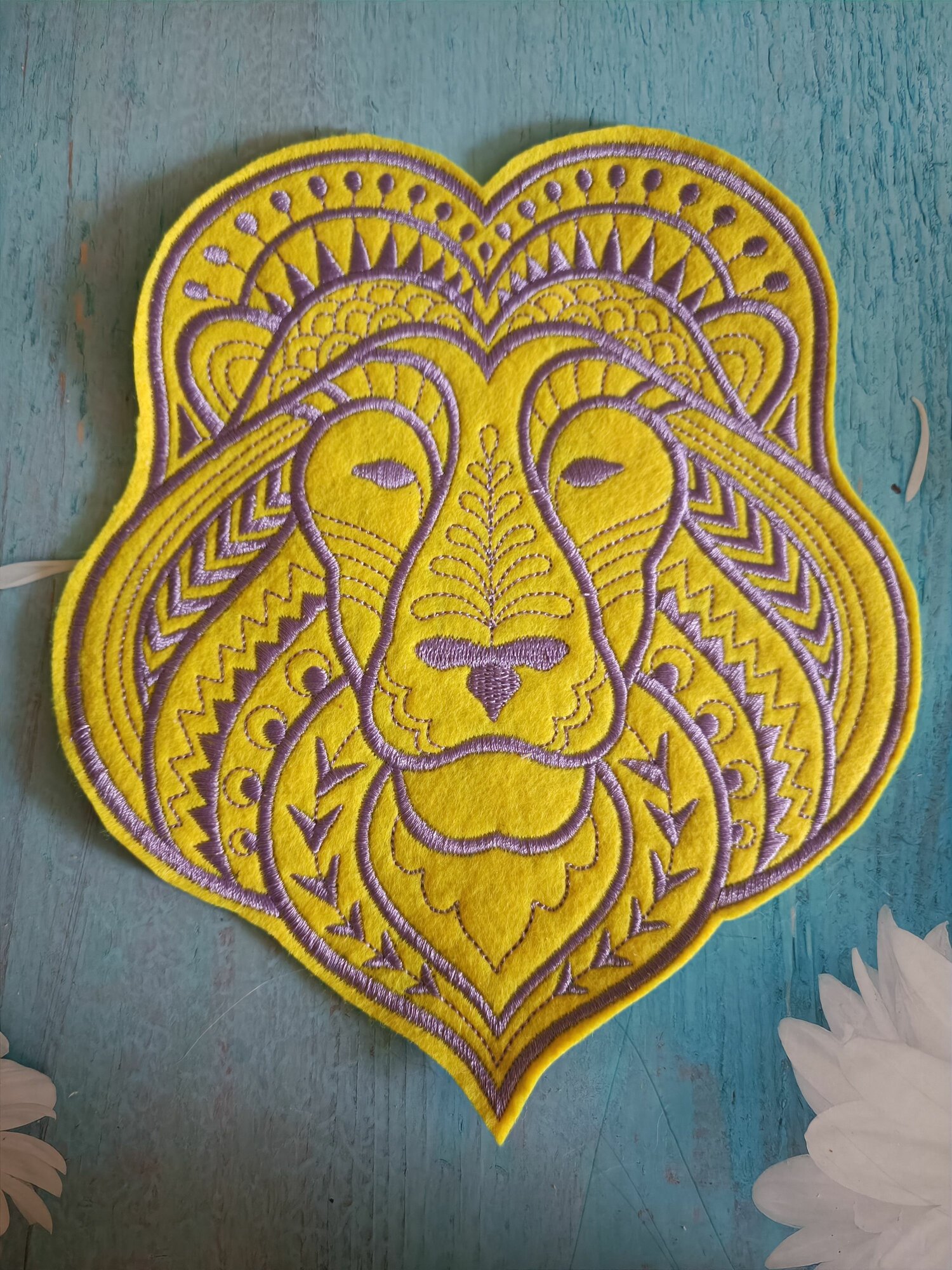 Нашивка Лев желтый. 20х17 см
