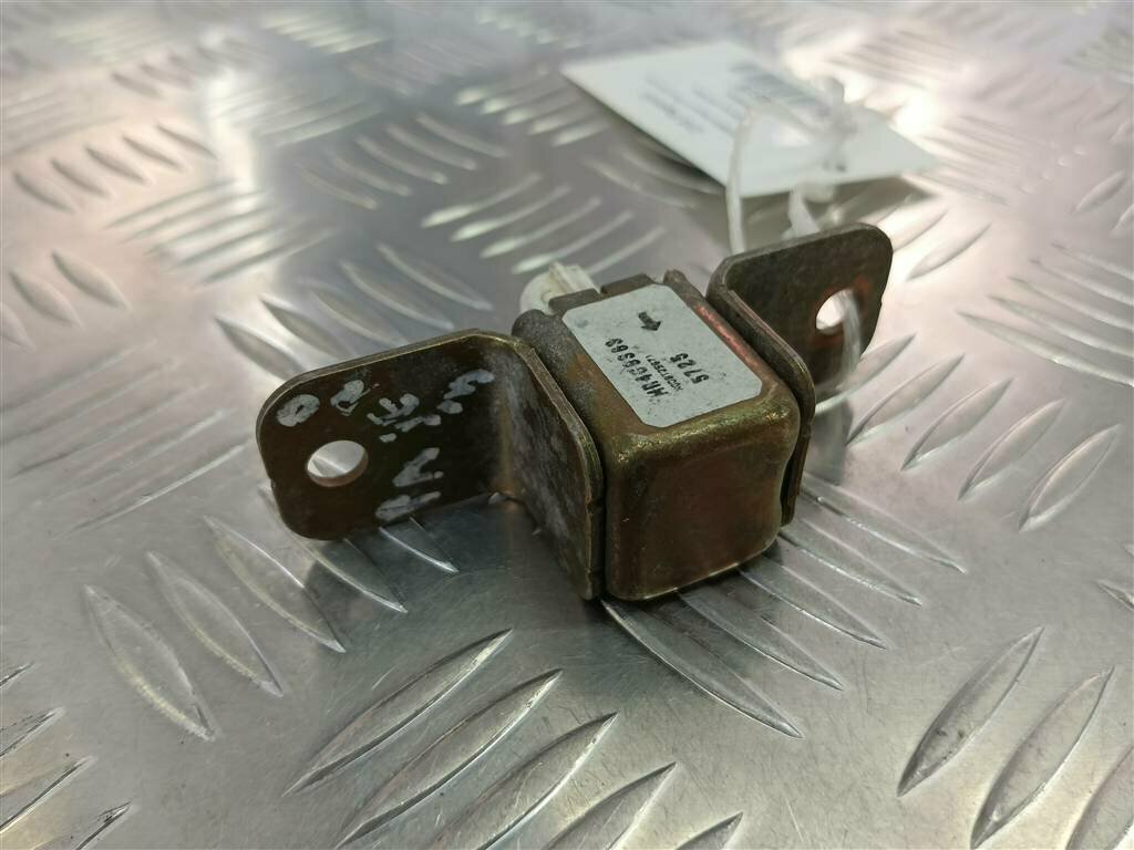 Датчик удара (AIR BAG) Б/У для MITSUBISHI PAJERO III рестайлинг (2002—2006) MR409363