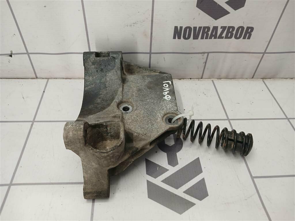Кронштейн генератора VW Golf 3 Vento 91-97