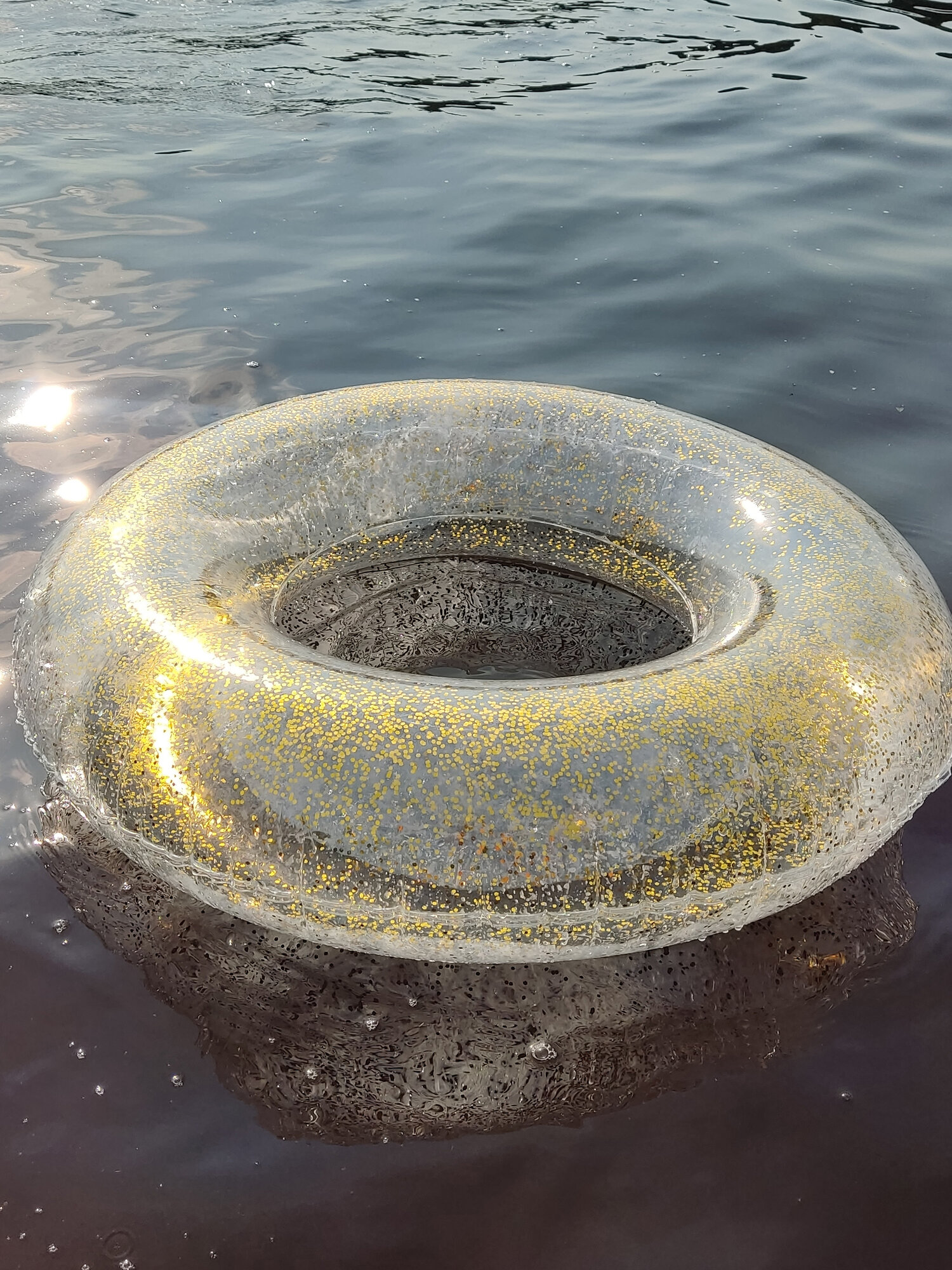 Красивый надувной плавательный круг с блестящими золотыми блестками, диаметр 90 см