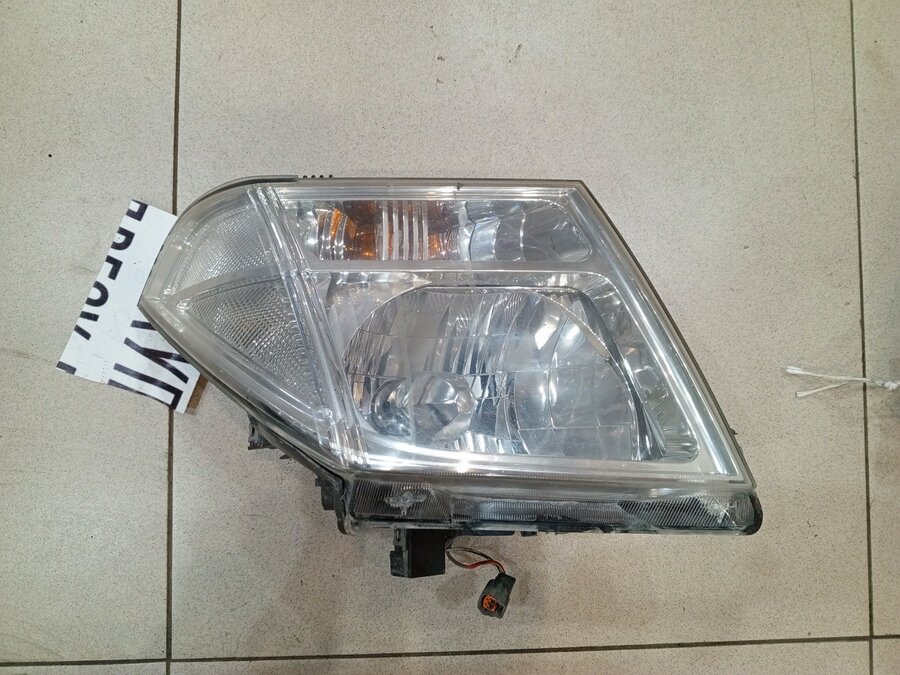 Фара правая от Nissan Pathfinder R51 2005-2014