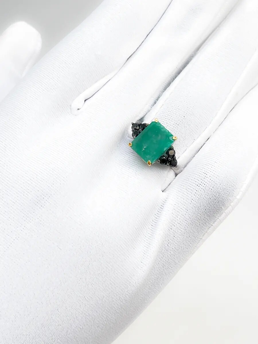 Кольцо, серебро, 925 проба, золочение, шпинель, изумруд