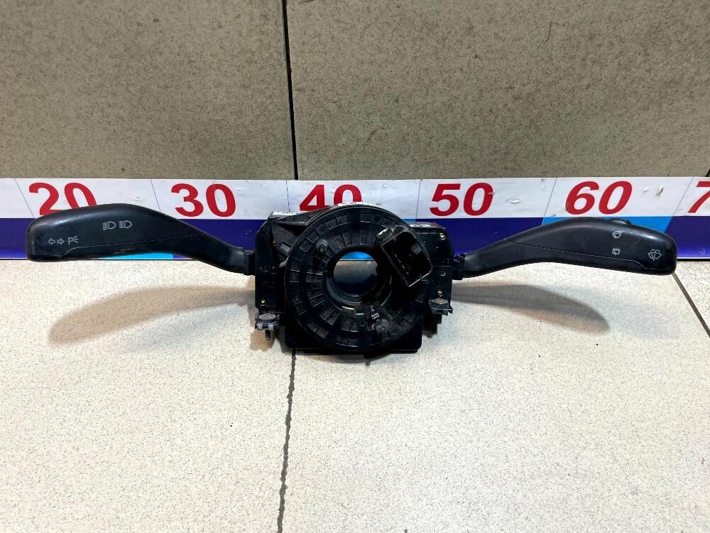 Подрулевой переключатель VW Polo 4 6Q0953503AD