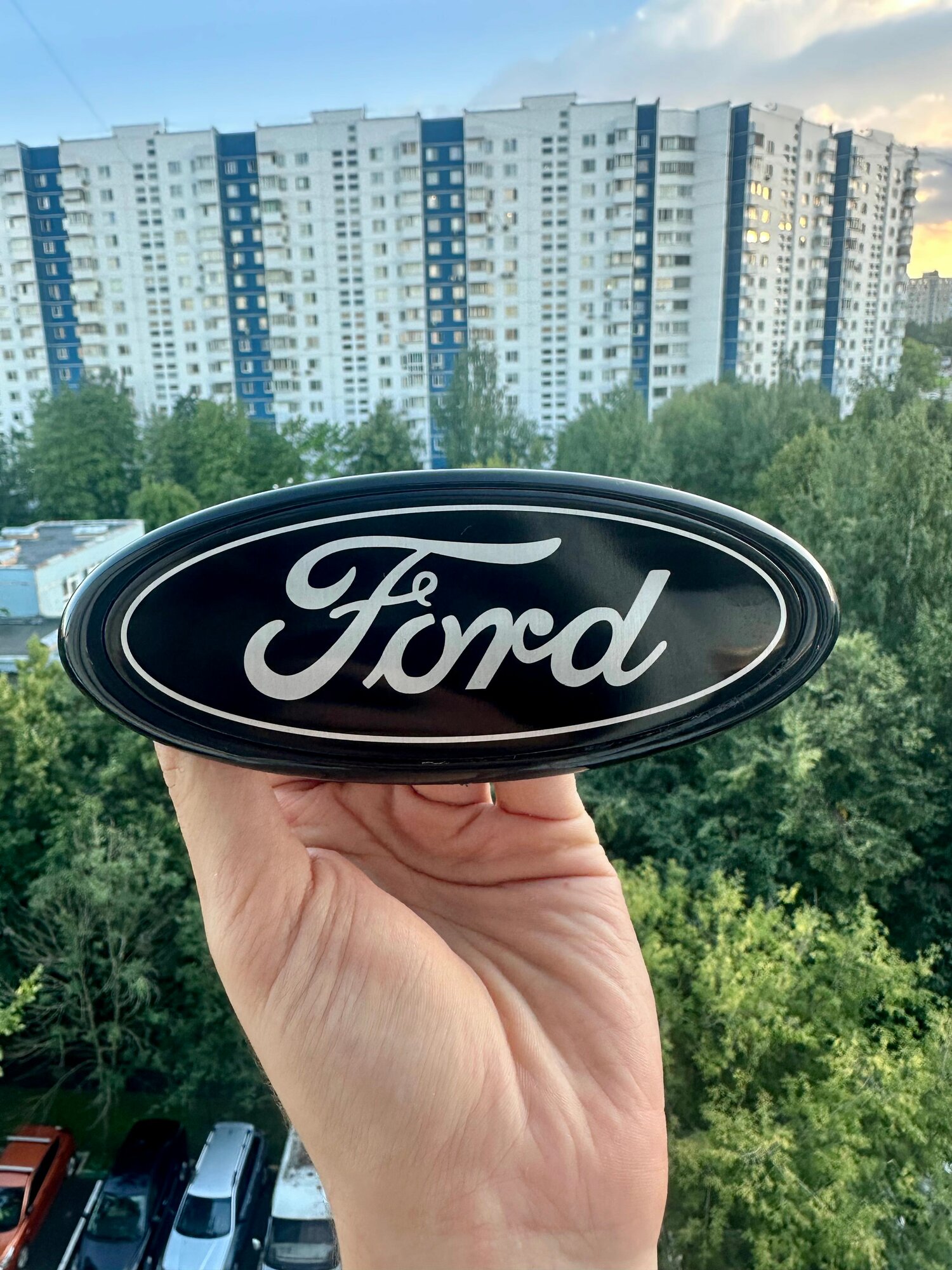 Передняя эмблема для Ford Focus 2 04-11г.147мм , значок Форд черный