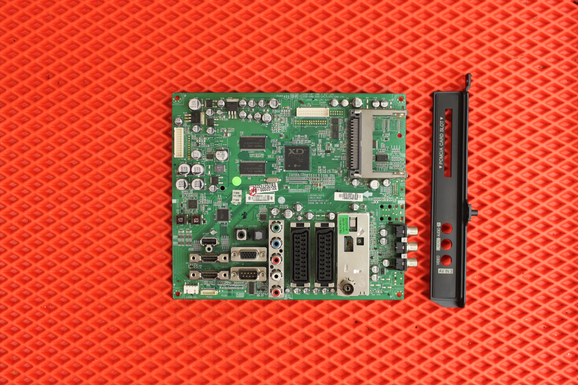 Основная плата (MAIN) EAX56818401 (0) для телевизора LG 32LG2000-ZA в надёжной упаковке