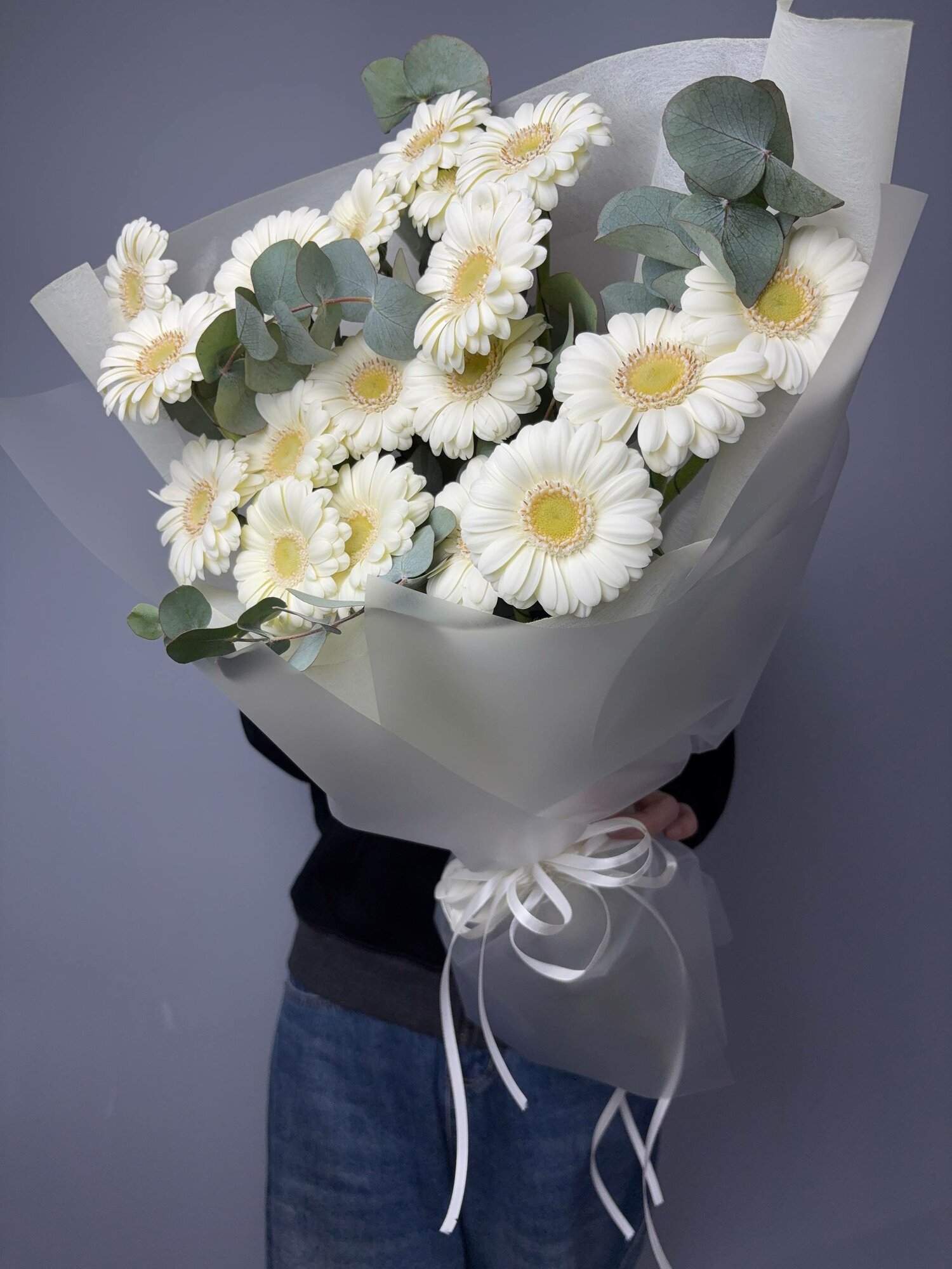 FRESH FLORA Герберы мини 20 шт. белые купить с доставкой