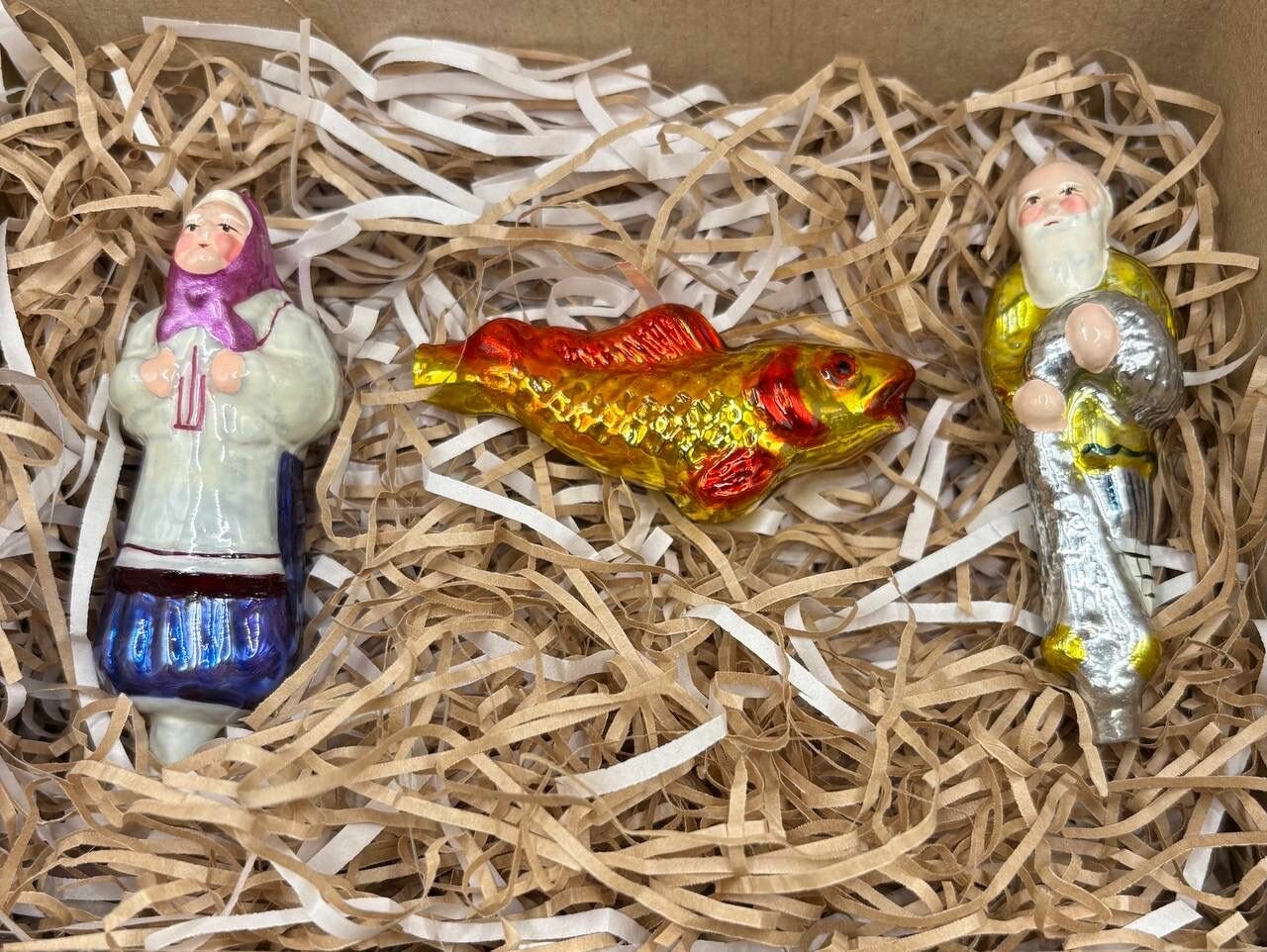 Елочная игрушка СССР Набор Сказка о рыбаке и рыбке из 3 игрушек ( старик с неводом старуха и золотая рыбка ) стекло