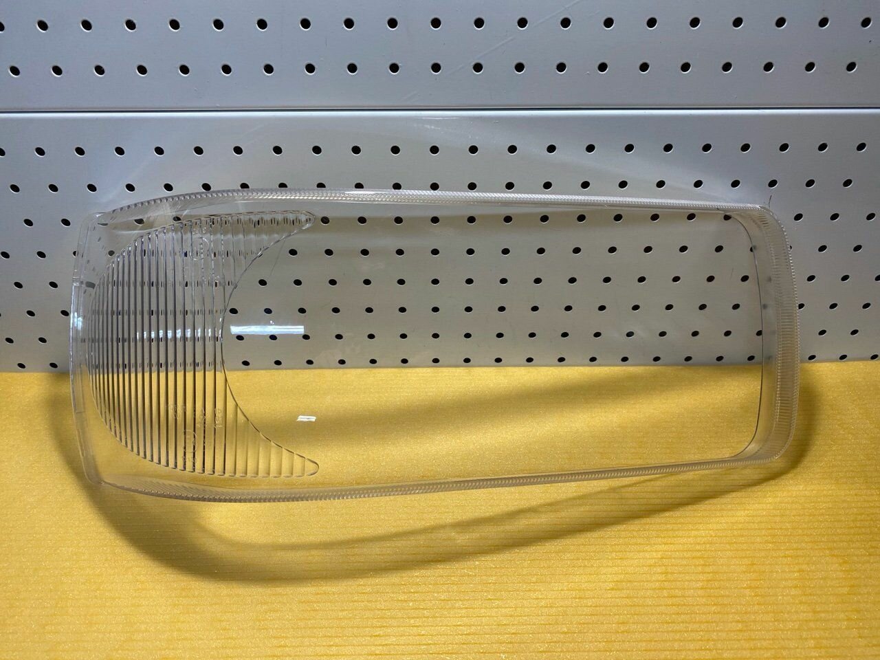 Стекло фары левое/правое DAF XF95, XF105 2002 г. в.-2021 г. в.