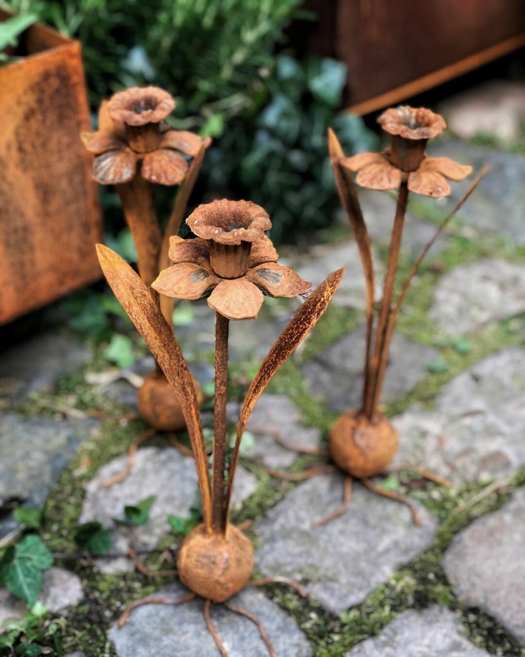 Садовая фигура 1шт без покраски цветок кованый