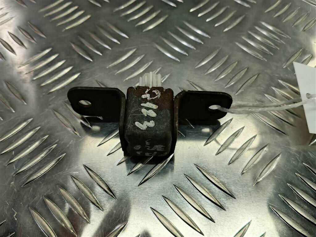 Датчик удара (AIR BAG) Б/У для MITSUBISHI PAJERO III рестайлинг (2002—2006) MR409363