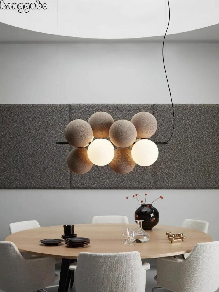 Люстра со стекающимися шарами