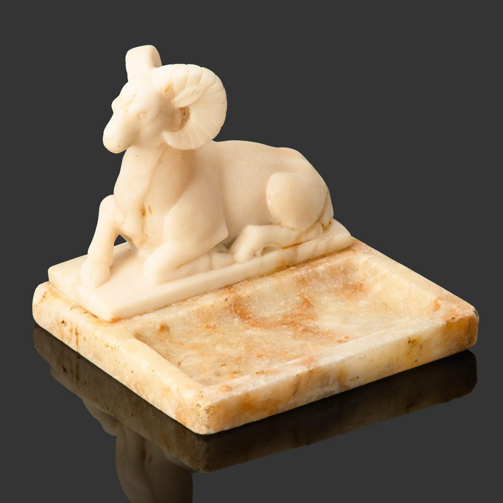 Подставка для мелочи, украшенная скульптурой барана, мрамор, камень, Россия