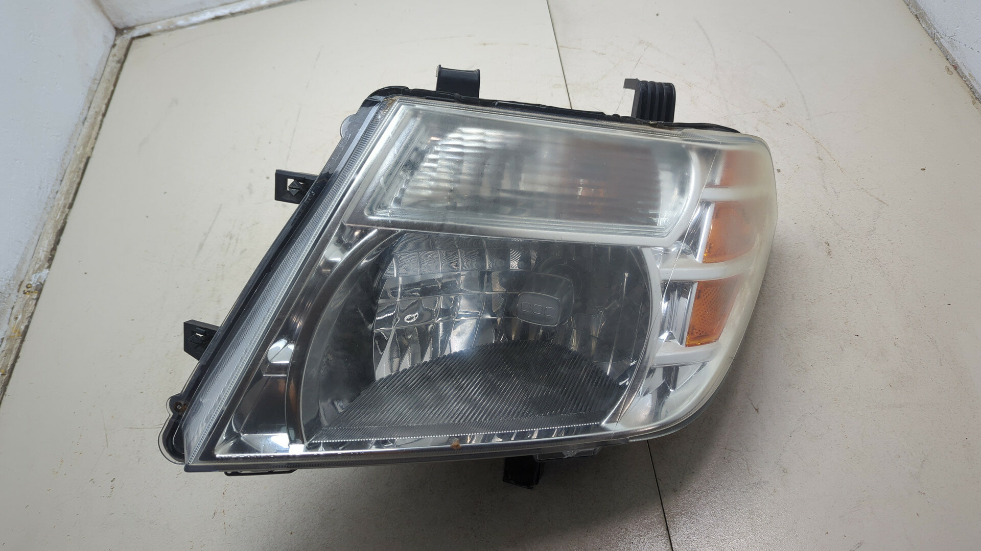 Фара (передняя) левая Nissan Pathfinder Б/У