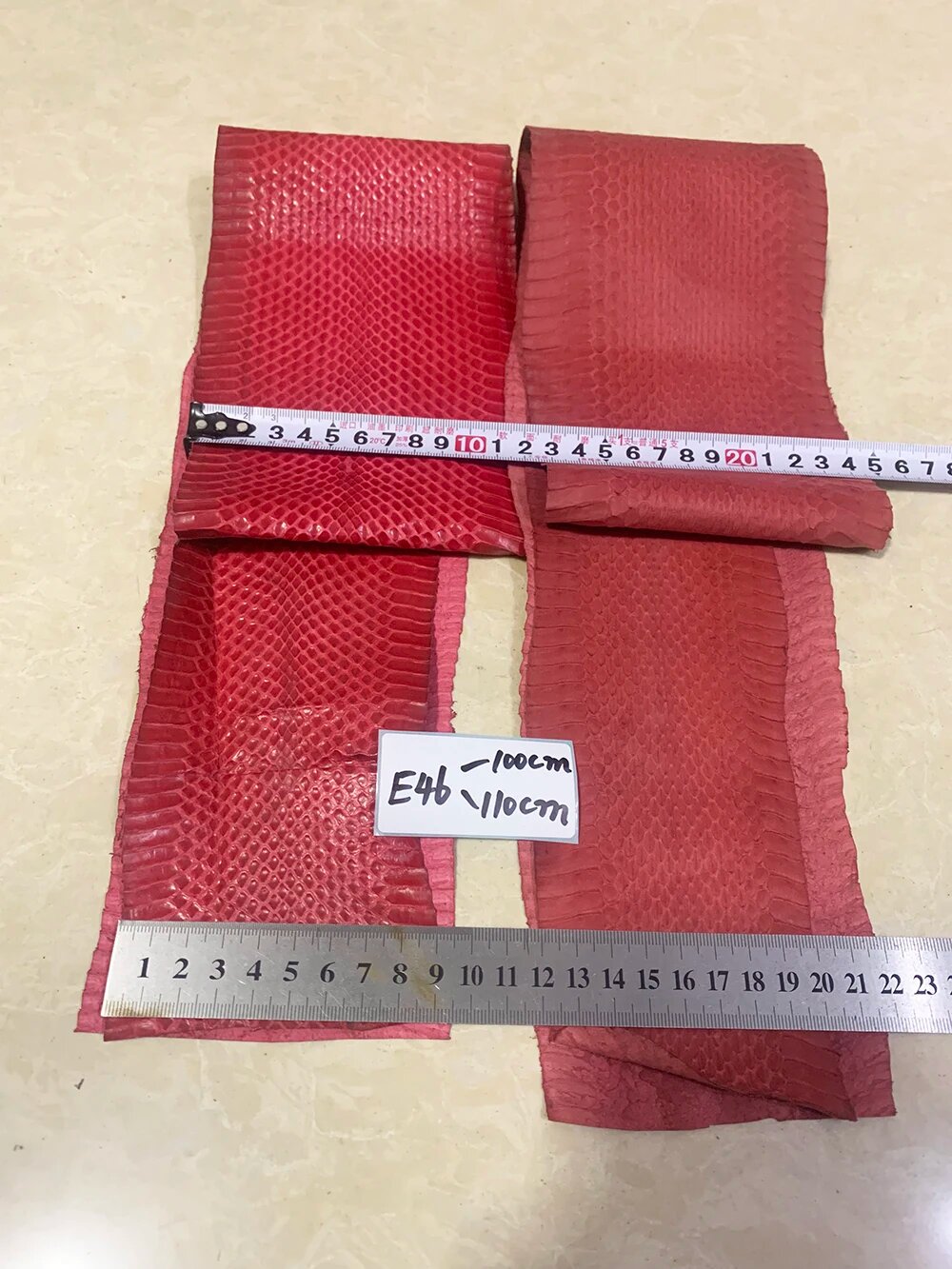 Кожа змеиная для рукоделия Красный, E46