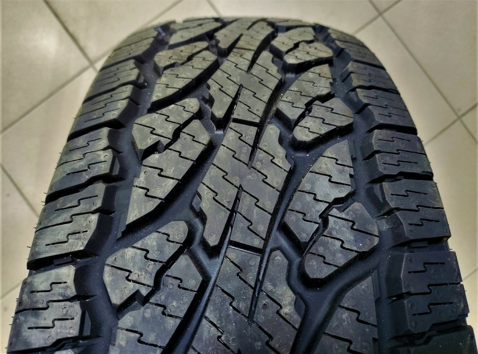 R-15 215/75 LingLong CrossWind A/T100 100/97S LT