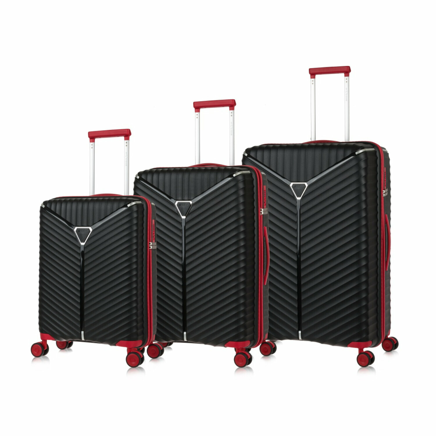 Комплект чемоданов   