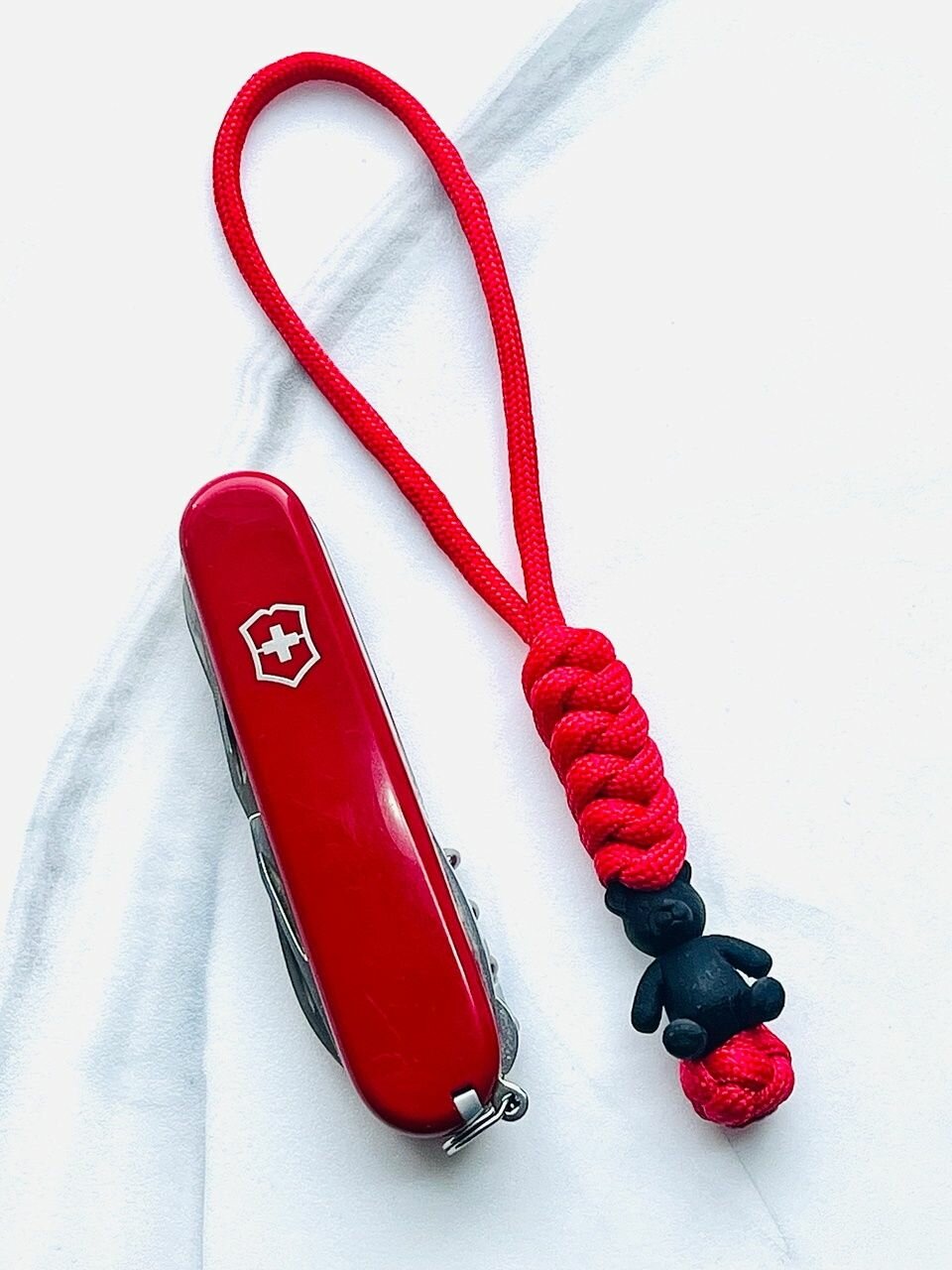 Темляк для ножа из паракорда с пластиковой бусиной "Мишка Вини Пух"