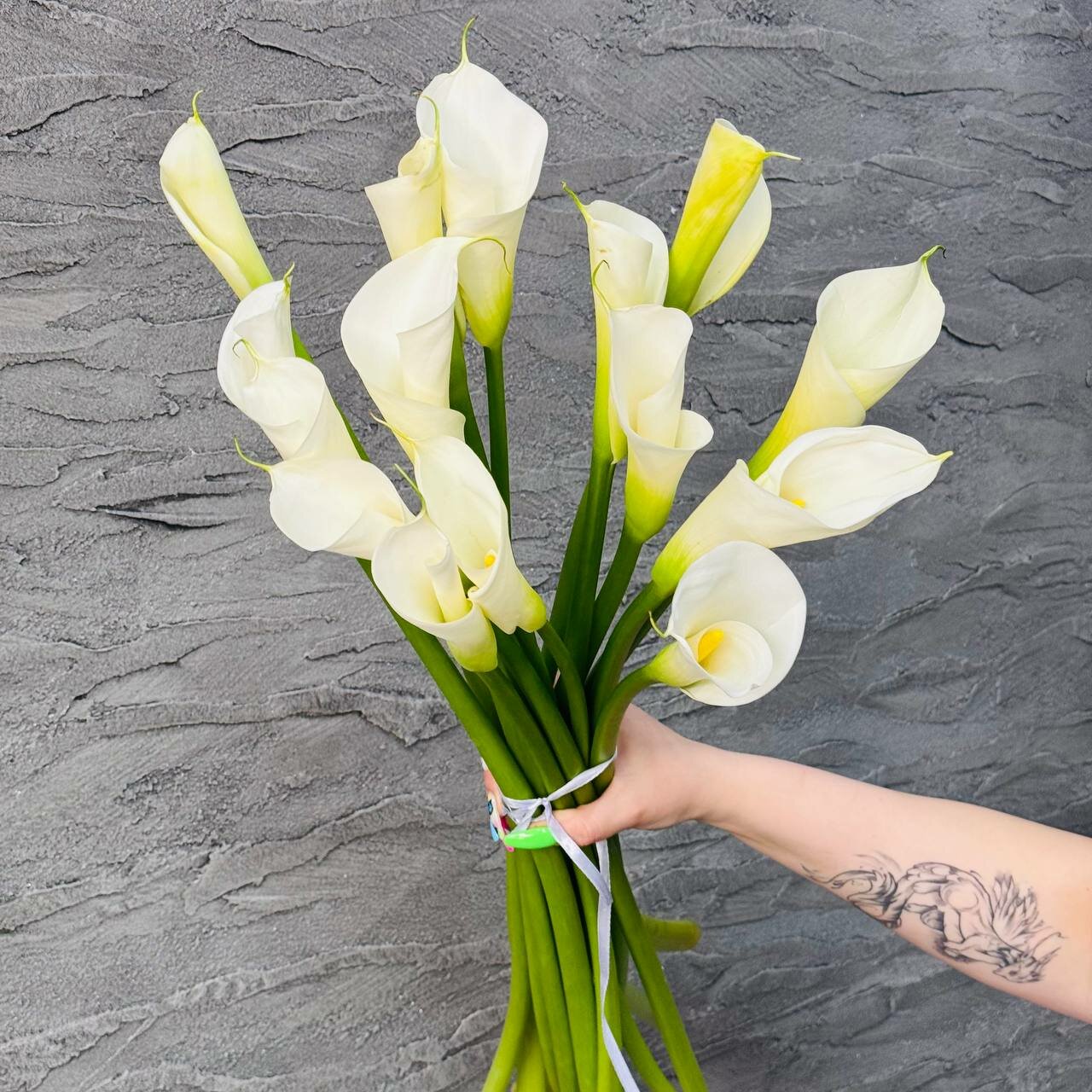 Белые каллы премиум 15 шт. Букет калл для девушки. Живые цветы для дома
