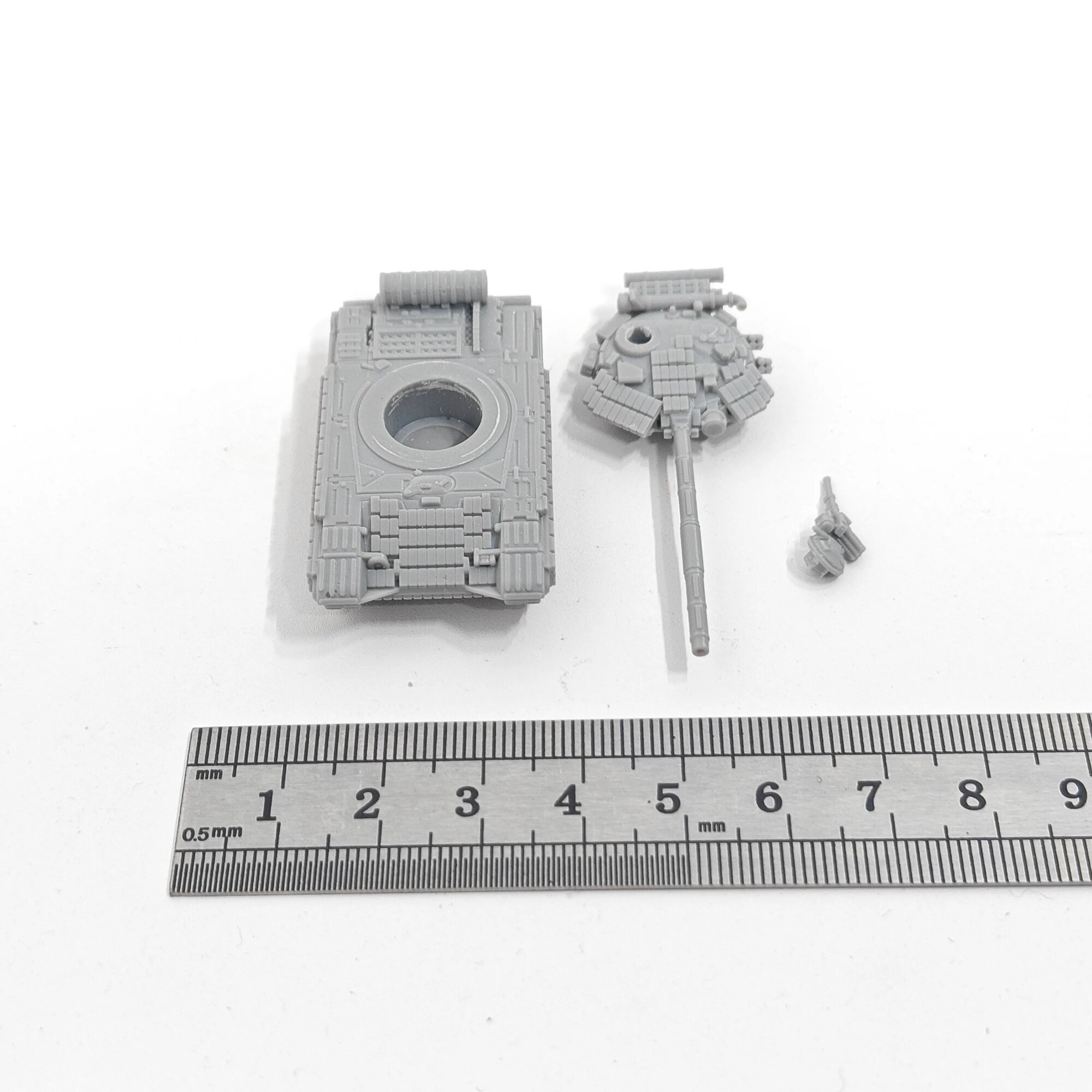 Комплект модели основного боевого танка T-64BV в масштабе 1/144