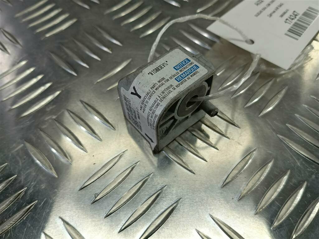 Датчик удара (AIR BAG) Б/У для SUZUKI SX4 I рестайлинг (2009—2014) 3893080J10