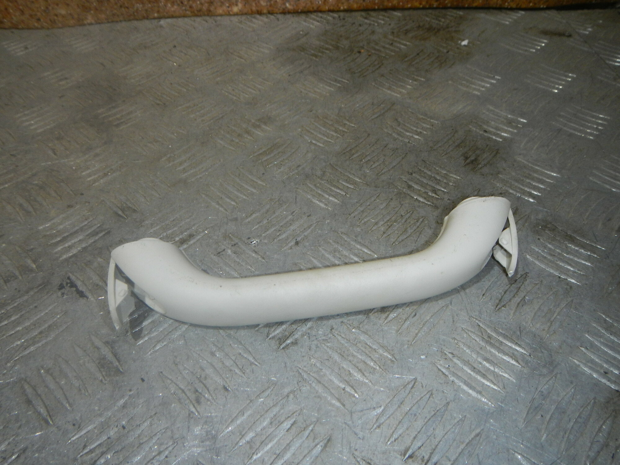 Б/У Ручка внутренняя потолочная, Dodge (Додж)-CALIBER (06-13) DODGE CALIBER (06-13) Передняя. Потертости. 598586 CHRYSLER...