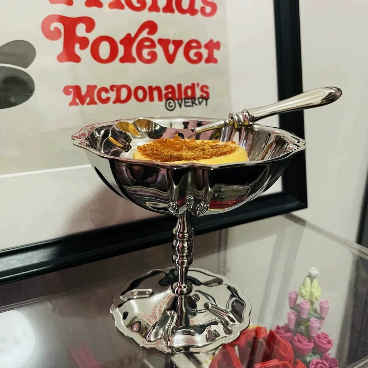 Винтажная металлическая креманка для десертов и сервировки стильная и практичная посуда для кухни